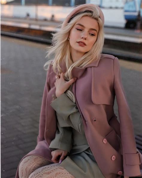 Фотосессия на улице девушка на жд🚉 Fashion Peacoat Coat