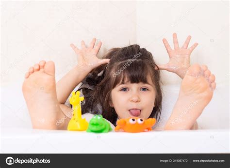 Покажи девочку в ванне найдено 85 картинок