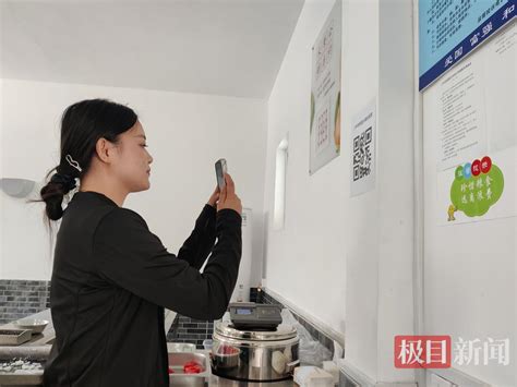 公务一律扫码吃食堂，潜江市130家食堂 一码通刷” 极目新闻
