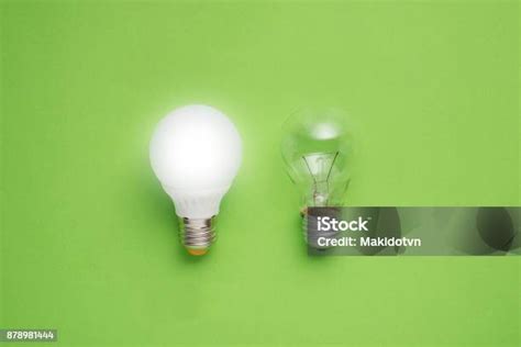 Led 전구 및 텅스텐 전구 아이디어 개념 0명에 대한 스톡 사진 및 기타 이미지 0명 가정 생활 개념 Istock