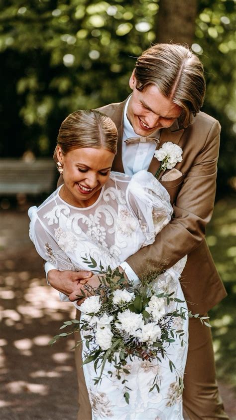 26 8 2023 Tiiun Ja Nicon Klassiset Häät Tuomiokirkolla — Anna Sofia Levander