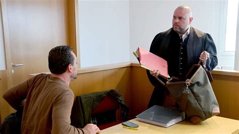 Prozess Gegen Bestatter Frauen Mit Sex Um Geld Betrogen Nwde