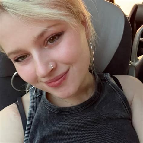 Julia Blond On Threads