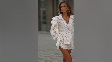 Жіночий одяг сукні костюми пальто брюки боді спідниці сорочки найкращі образи для тебе