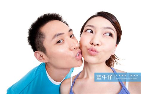 快乐情侣嘟嘴 蓝牛仔影像 中国原创广告影像素材
