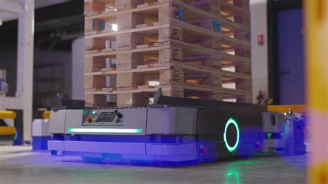 Omrons Hd 1500 Autonomous Mobile Robot For Pallet Size Loads Youtube