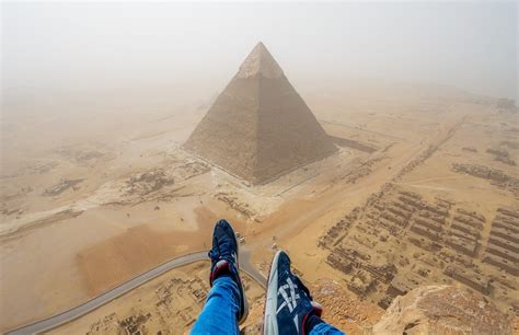 شاب ينتحر بإلقاء نفسه من أعلى هرم خفرع شبابيك