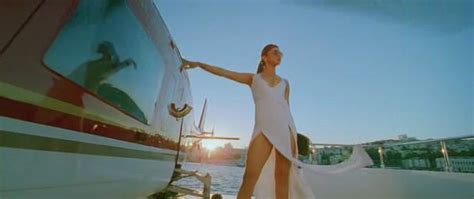 Naked Deepika Padukone In Race 2