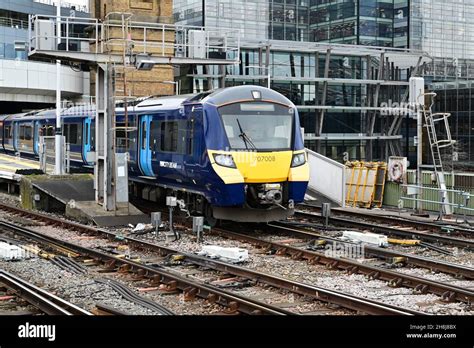 A Southeastern Class 707 Leaving Cannon Street Station In London Stock