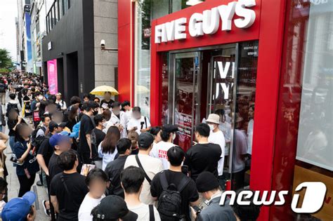 미국 햄버거 브랜드 파이브가이즈 국내 상륙 뉴스1