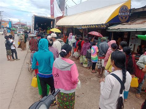 လွိုင်လင်မြို့၌ ဆီလုပ်ငန်းရှင်များအသင်းမှ ဆီ ၁ ပိဿာ ၄၄၀၀ ကျပ်ဖြင့်ရောင်းချပေး Information And