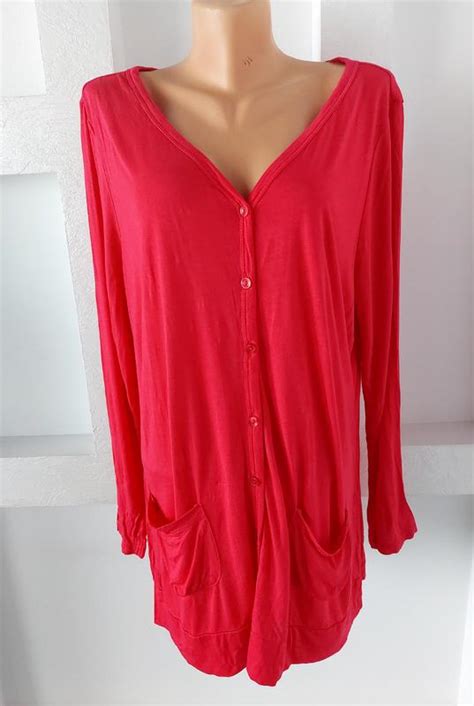 Кофточка малинового кольору — ціна 50 грн у каталозі Кардигани Купити жіночі речі за доступною