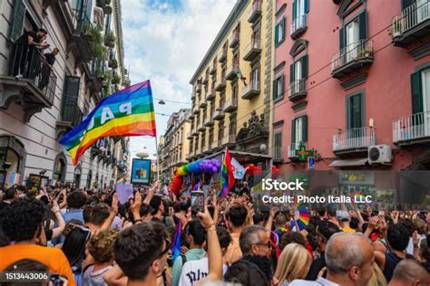 Beberapa Peserta Dalam Gay Pride Setiap Tahun Menyatukan Ribuan Orang