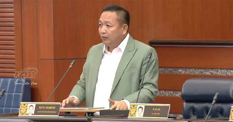 Ada Rumah Masih Pakai Atap Nipah Rumbia Tiang Kayu Hutan Wetrom