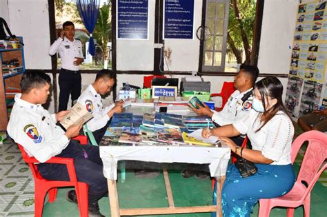 ကျောက်ဖြူ၌ စာဖတ်ရှိန်မြှင့်တင်ရေး ရွေ့လျားစာကြည့်တိုက် Mobile Library ဖြင့် စာအုပ်၊စာစောင်များ