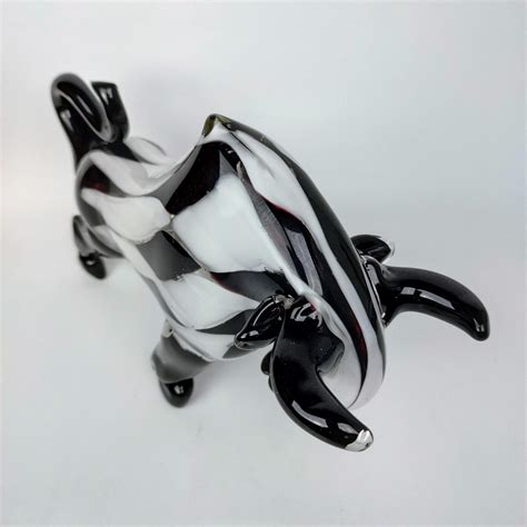 Býk 2 Skleněná Socha útočící černobílý Býk Nápad Na Dárek Aukro