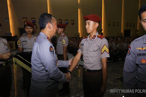 Pin Brivet Untuk 10 Taruna Akpol Dengan Nilai Sertifikasi Kehumasan Terbaik