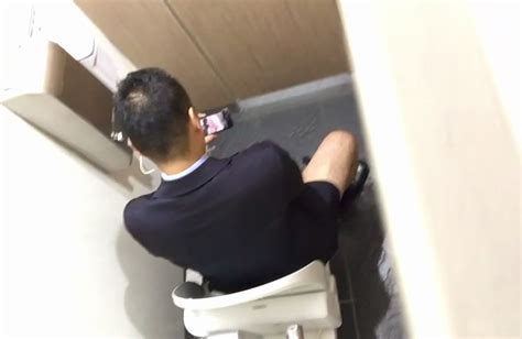 Japanese Suit Restroom Jerking Spy 日本語で