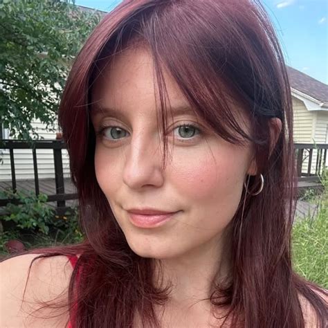 Anastasiia Pho • Threads Say More