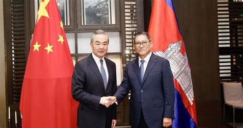 ឯកឧត្តម វ៉ាង យី អញ្ជើញជួបពិភាក្សាការងារជាមួយ ឯកឧត្តម សុខ ចិន្តាសោភា ក្រសួងព័ត៌មាន