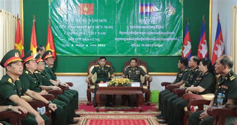 ប្រតិភូបញ្ជាការដ្ឋានយោធាខេត្តដុងណាយ អញ្ជើញមកសាកសួរសុខទុក្ខ និងជូនពរឆ្នាំថ្មីប្រពៃណីជាតិខ្មែរ