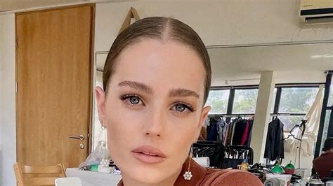 הדוגמנית שביט ויזל עזבה את ישראל וואלה סלבס