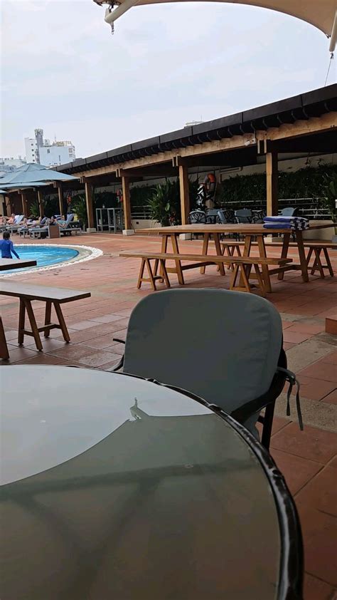 오늘은 여유롭게 아침에 책보고 시간 스파받고 오렌지쥬스중 년도 멋지게 지내보자 년도엔 화장품공장을베트남 에세우는게 내 장기플랜이고 올해는 코코스파