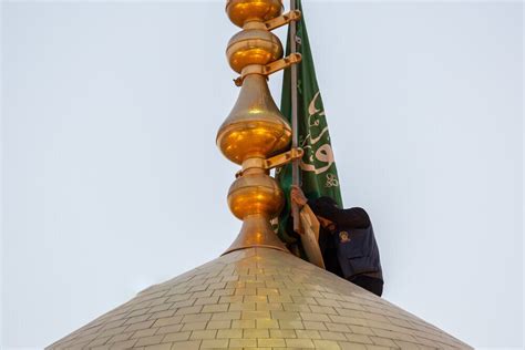 همشهری آنلاین تصاویر اهتزاز پرچم متبرک حرم امام حسینع بر فراز