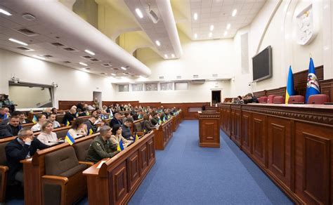 У столиці активну в громадському житті молодь нагородять премією Київради Вечірній Київ