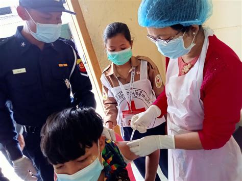 မေတ္တာမြို့တွင် အသက်၁၂ နှစ်ပြည့်ပြီးသော ကျောင်းသားသူများအား ကိုဗစ်−