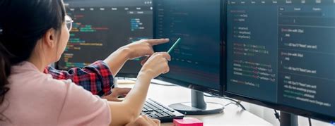 Premium Photo Female Programer Explain While Pointing Code Displayed