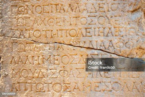 현대 터키의 페이슬리스의 고대 도시의 유적에 기둥에 그리스어비문 고대 그리스 양식에 대한 스톡 사진 및 기타 이미지 고대 그리스 양식 예술 과거 Istock