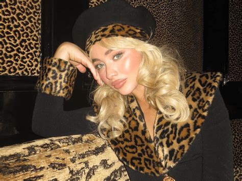 Sabrina Carpenters Platinum Blonde Bob Has Huge Madonna Energy