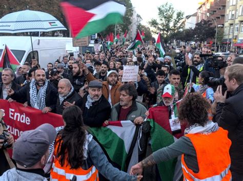 Mass Protest Decolonize Against Oppression Globally Palästina Solidarität