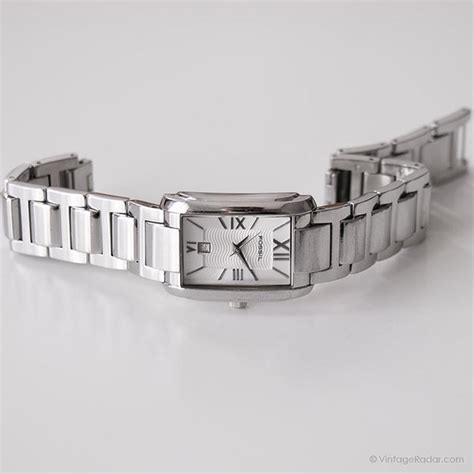 Vintage Rectangular Fossil Watch Elegant Office Date Watch For Women
