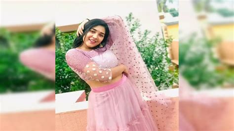 Sreenidhiமகள் இல்லன்னாலும் அம்மா அட்ஜெஸ்ட் பண்ணலாம் பிரபல நடிகை