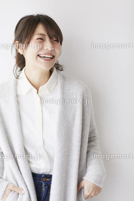 日本人女性の写真素材 [129302178] イメージマート