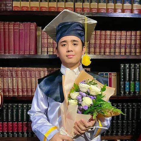 8 Portraits Of Rafly Azizs Graduation Ahmad Dhanis Figure Not Seen