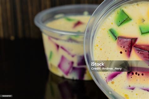 젤리 컬러 브라질 유명한 달콤한 나무 테이블에 화려한 젤라틴 텍스트 공간입니다 0명에 대한 스톡 사진 및 기타 이미지 0명 과일 바로 먹을 수 있는 Istock