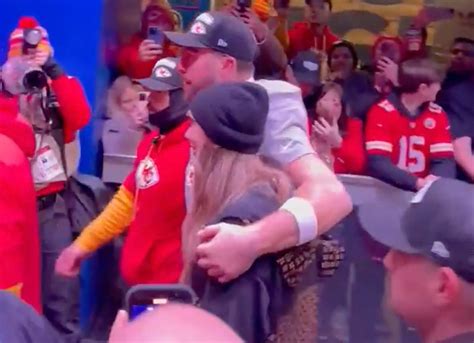 Video Fans Cheer Taylor Swift And Travis Kelce After Chiefs Playoff Win Uinterview