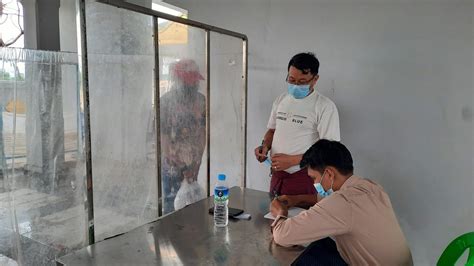 ထိုင်းနိုင်ငံမှ မြန်မာနိုင်ငံသားများ မြဝတီအမှတ်၂ ချစ်ကြည်ရေးတံတားမှတစ