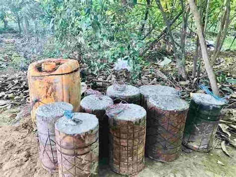 ငါန်းဇွန်မြို့နယ်၊ ပေါက်တောရွာ အုပ်ချုပ်ရေးရွာခွဲတာဝန်ခံ အလောင်းကို လာကောက်သော စစ်ကောင်စီ တပ