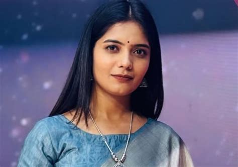 Rasika Pandey News Anchor Wiki Age Husband Education Net Worth