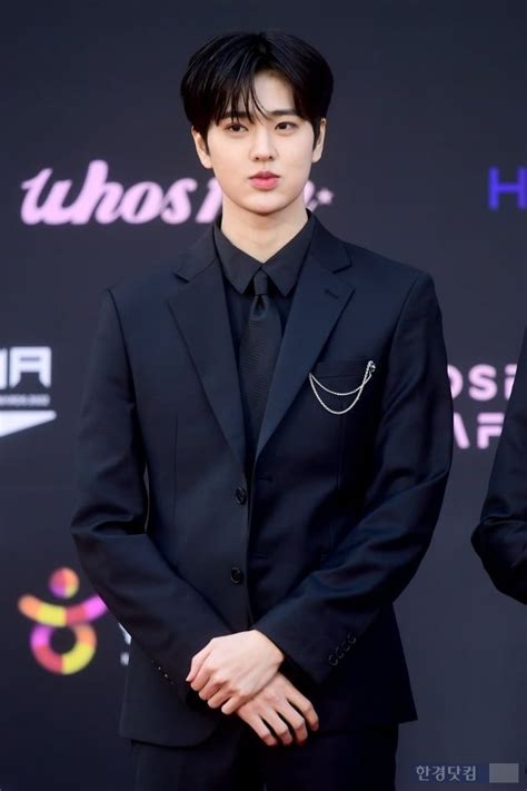 🌻justhubiie🌻★hma2022 Global Rising Artist In China And Japan ☆ Male Rookie Of The Year ★ Diễn