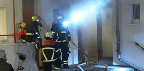 Großeinsatz in Hamburg Brand in Unterkunft hält Feuerwehr in Atem MOPO