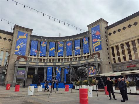 «Կարդանք հայերեն գիրք նվիրելու տոնը՝ Շառլ Ազնավուրի հրապարակում