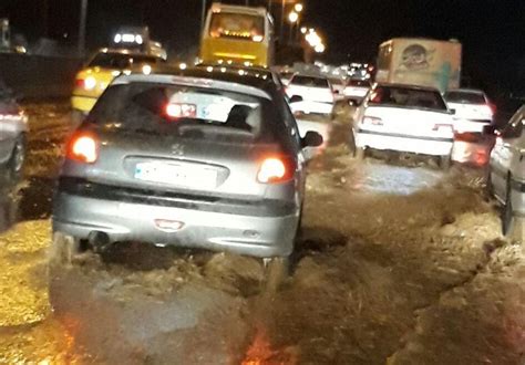 آبگرفتگی و ترافیک سنگین هم‌اکنون در اتوبان اصفهان ـ شیراز عکس تسنیم