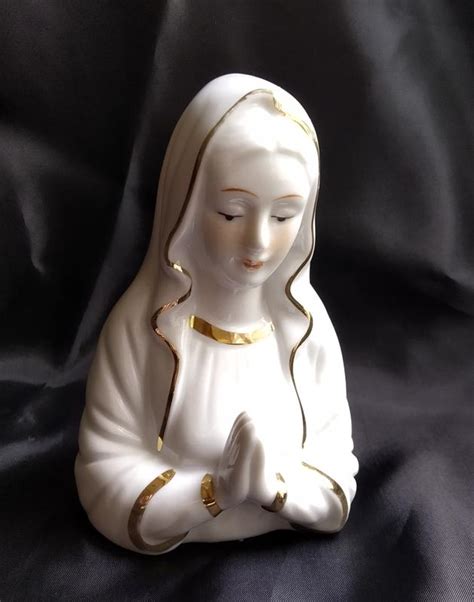 Статуетка діва Uri порцеляна в позолоті — ціна 450 грн у каталозі Статуетки Купити товари для