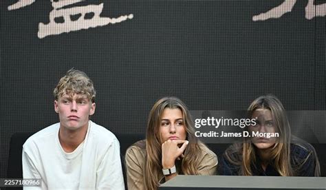 Cruz Hewitt Sits With Myla And Charlene Federer As They Watch Jannik