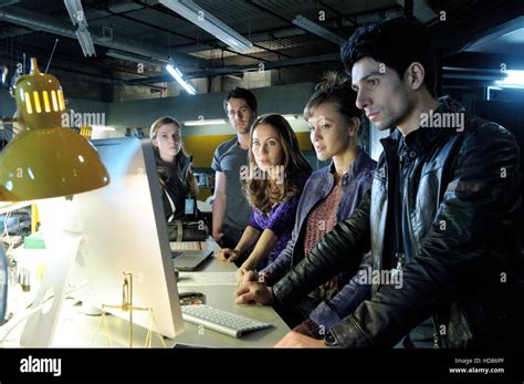 Primeval New World L R Niall Matter Miranda Frigon Crystal Lowe